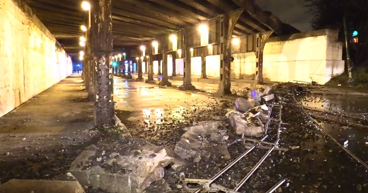 Part Of Railroad Bridge Collapses Near Chicago Skyway - CBS Chicago