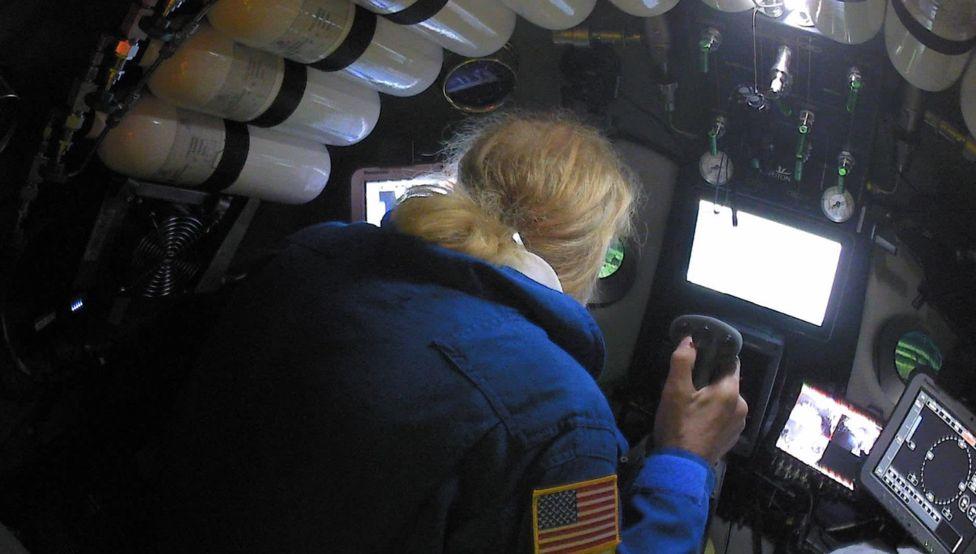 The Mariana Trench: American diver Victor Vescovo breaks record with ...