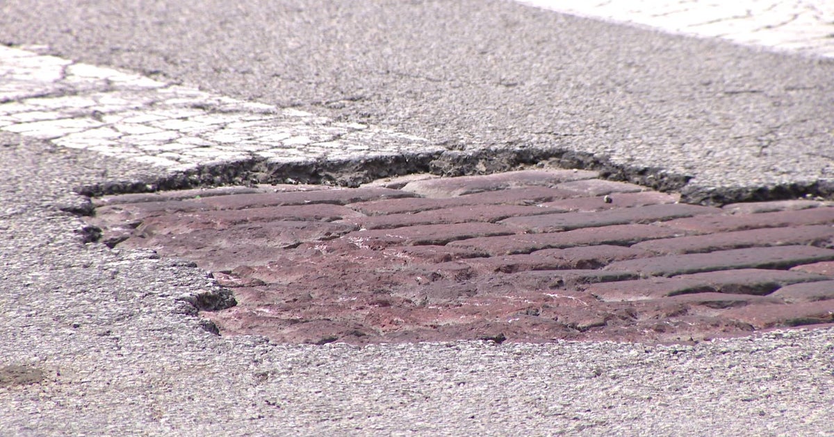Kankakee Pothole Offers Glimpse Into City's Brick-Lined Past - CBS Chicago