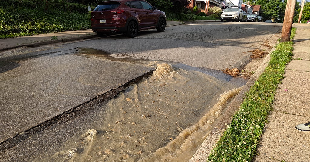 Water Main Break Buckles Dormont Road - CBS Pittsburgh