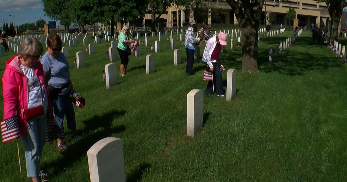 Fort Snelling Volunteers Place 200K Memorial Flags - CBS Minnesota