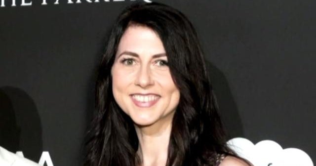 MacKenzie Bezos will give half her fortune to charity - CBS News MacKenzie Bezos will give half her fortune to charity - CBS News