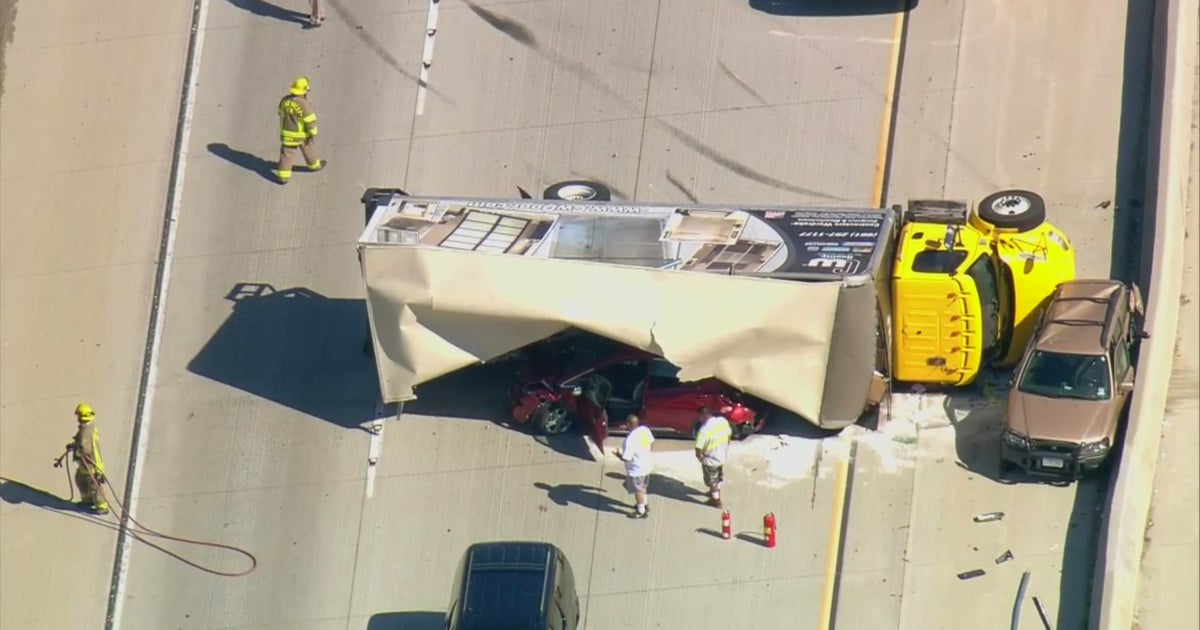 Fatal Crash Involving Box Truck 7 Other Vehicles Shuts Down Southbound