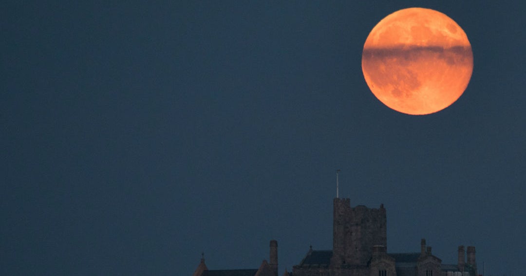 Full 'Strawberry Moon' To Take Over Sky This Weekend - CBS Philadelphia