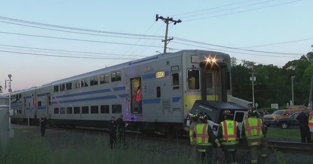 LIRR Train Hits Jeep Going Through Lowered Traffic Gates, Service ...