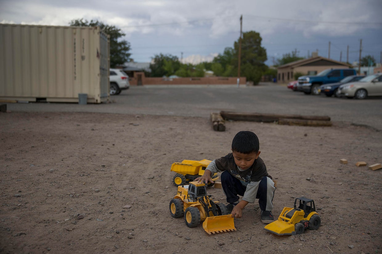 Border children: Immigrant families in crisis
