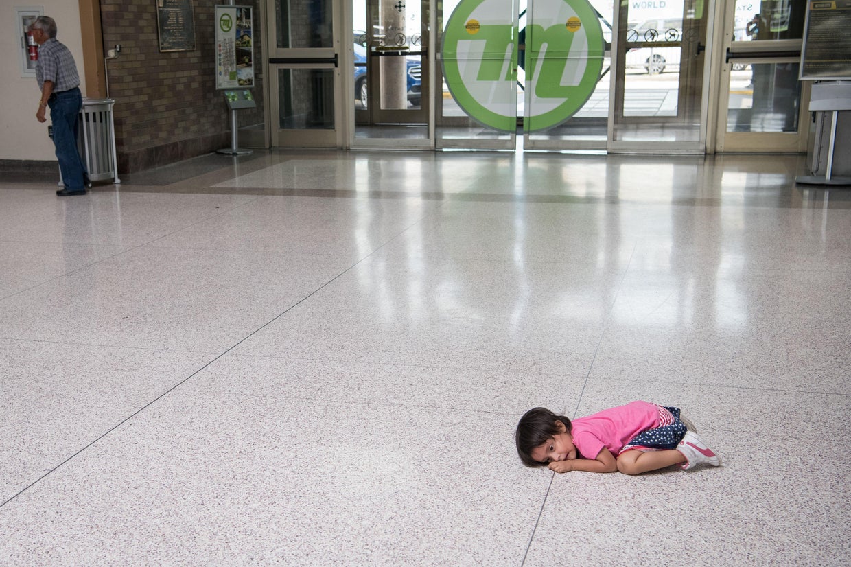 Border children: Immigrant families in crisis