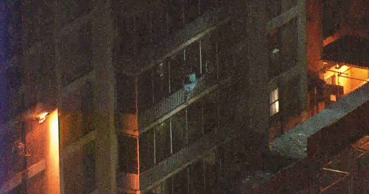Incredible Video Shows Man Safely Scale Down Side Of Philadelphia High ...