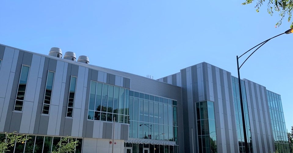 UIC Opens New $43M Engineering Building - CBS Chicago