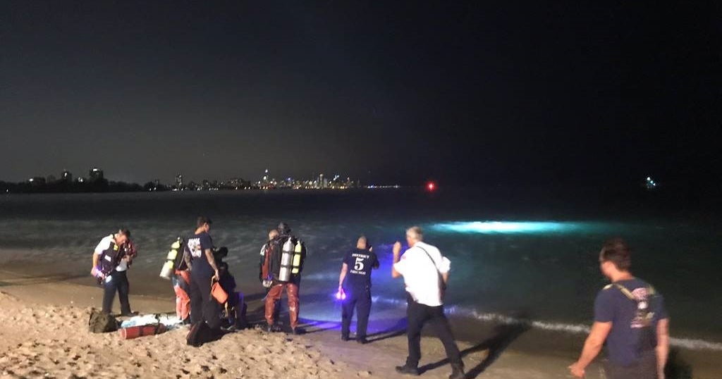 Man Dies After Being Pulled From Water At Rainbow Beach - CBS Chicago