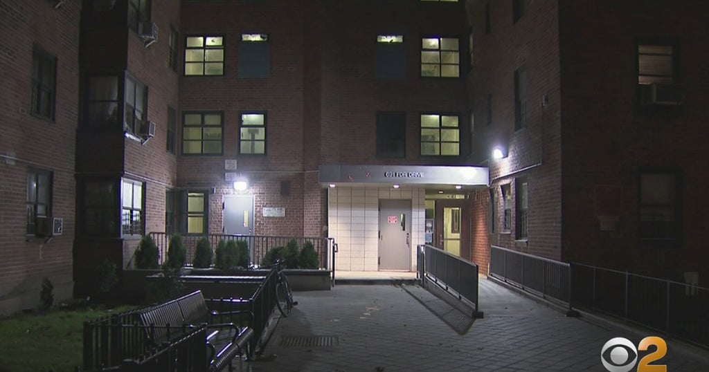 Police: Men Posing As NYCHA Workers Rob 2 People At Gunpoint - CBS New York