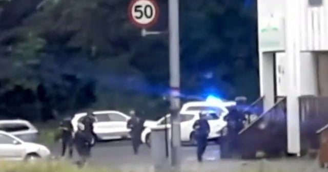 Gunman attempts attack on mosque in Norway - CBS News