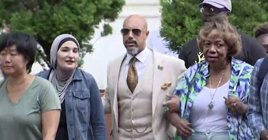 Eric Garner Case: While Family Praises Pantaleo Decision, Police Union ...