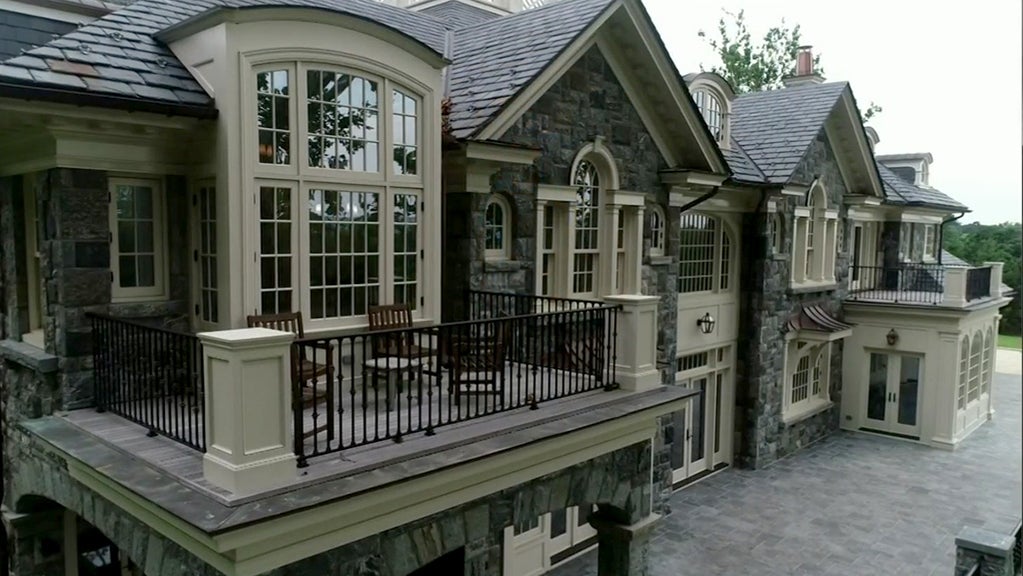 Living Large: Grand Estate Situated On The Hudson - CBS New York