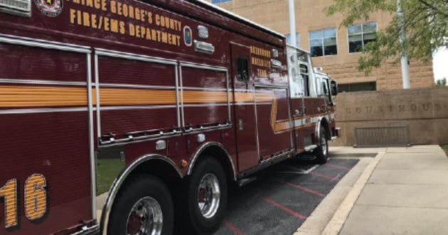 Off-Duty Lifeguards Save Teen From Drowning In Potomac River - CBS ...