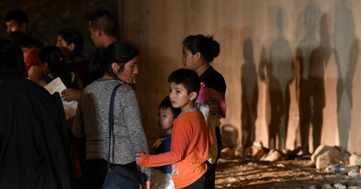 Hundreds of parents who were separated from their kids at the U.S ...