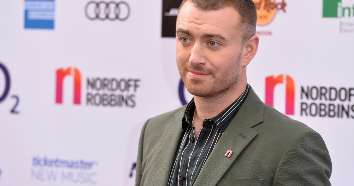Sam smith pronouns: Sam Smith announces their pronouns are they/them ...