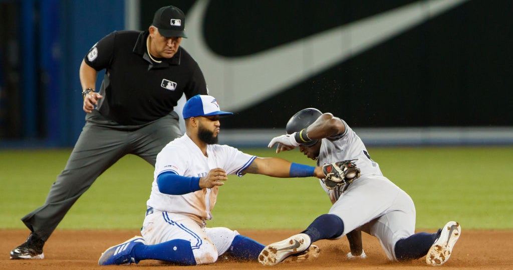 Yankees Sloppy On Mound And In Field In Extra Inning Loss To Blue Jays ...