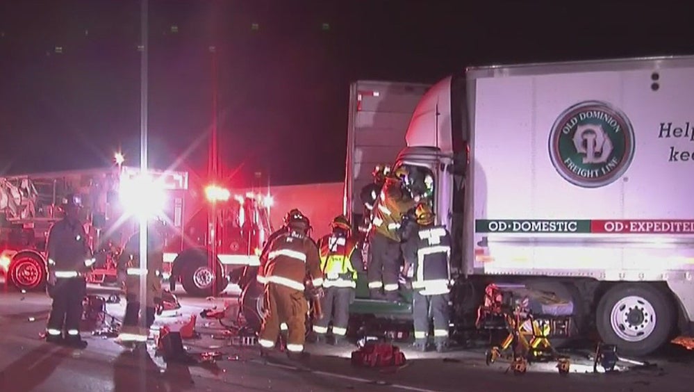 1 Killed In Crash Involving Big Rigs, Shutting Down 10 Freeway In West ...
