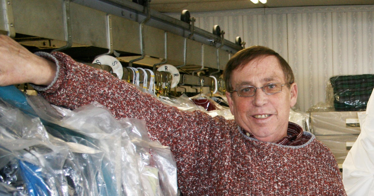 Wisconsin man shares one last thank you to his town's residents - CBS News