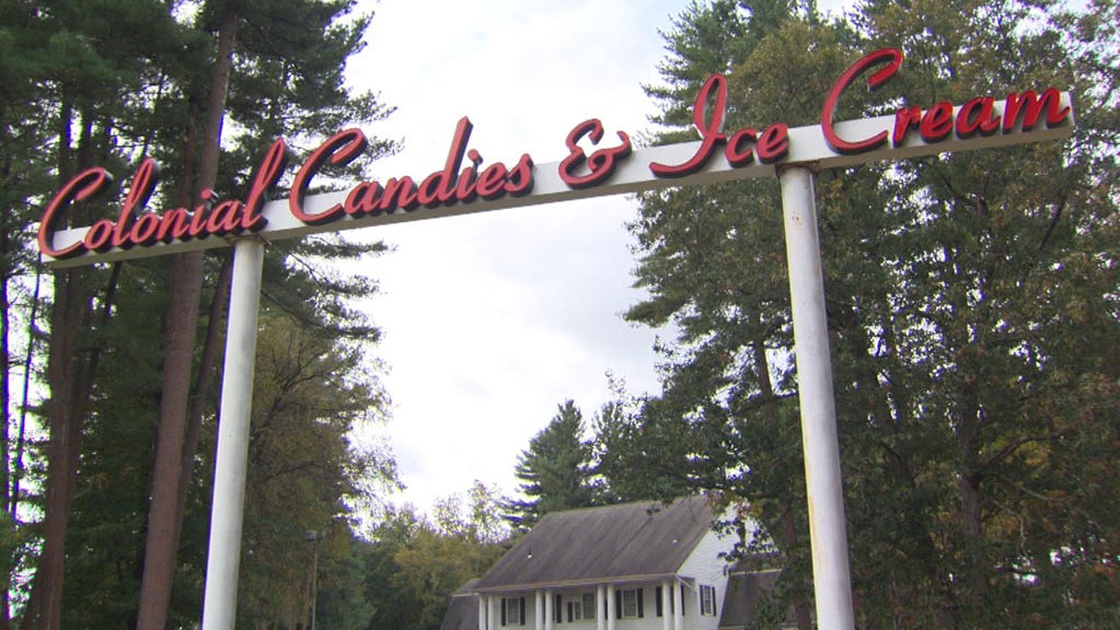 It Happens Here: Colonial Candies In Bolton - CBS Boston