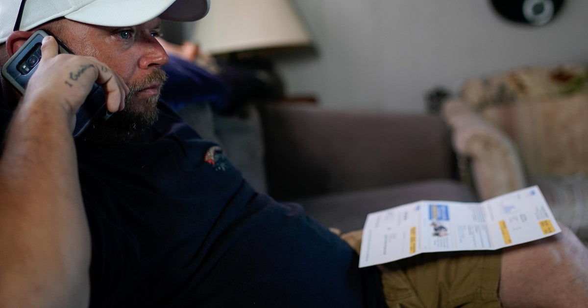 GM strike: GM workers fret about paying bills as strike continues - CBS ...