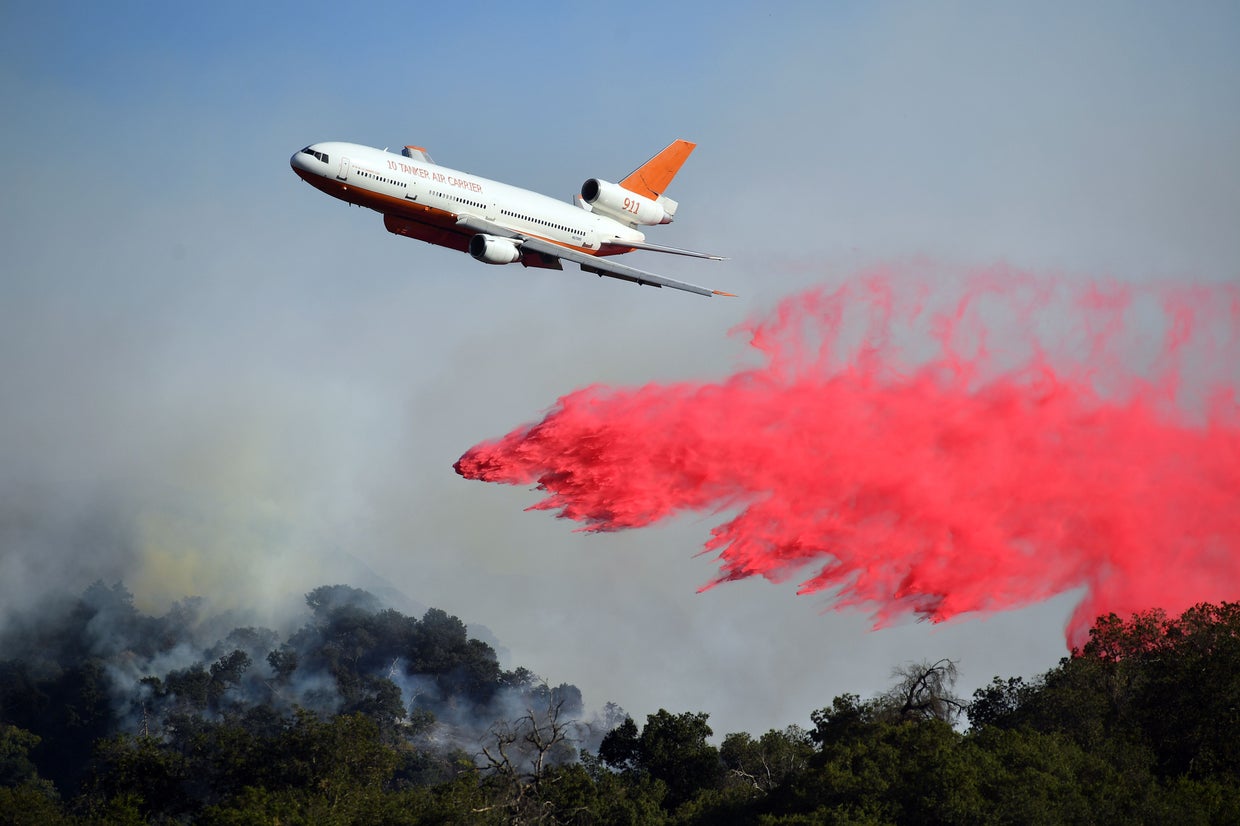 PHOTO GALLERY: Saddle Ridge Fire Sends Thousands Fleeing