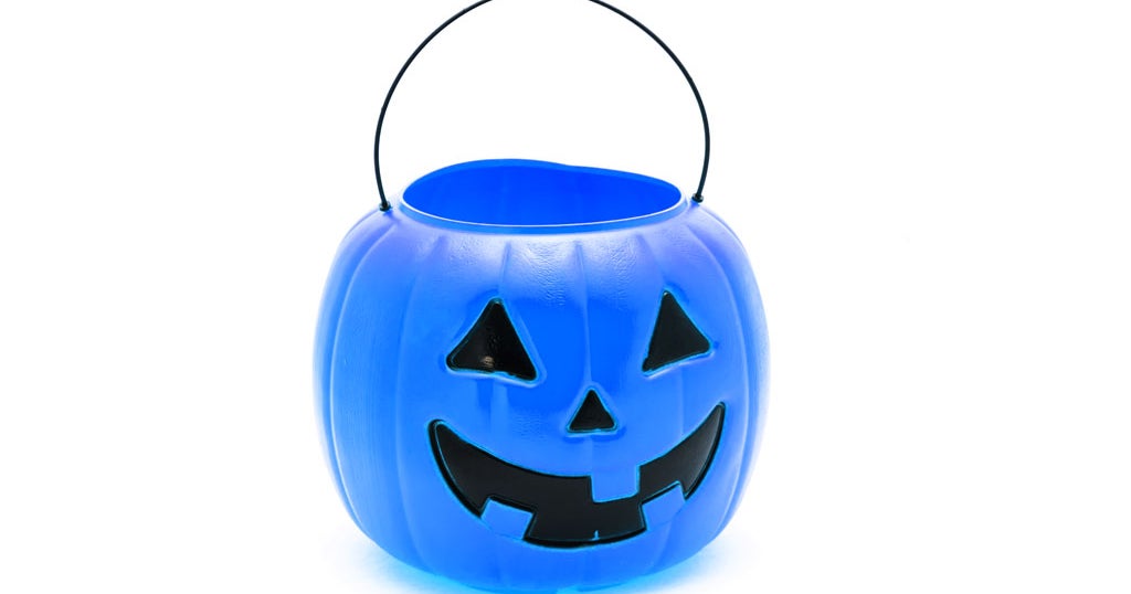 Mom's Message Explains Blue Trick Or Treat Buckets For Autism Awareness ...