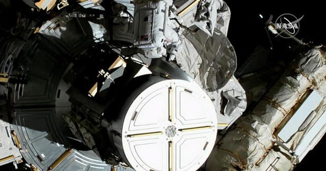 First all-female space walk is a symbolic moment for NASA - CBS News