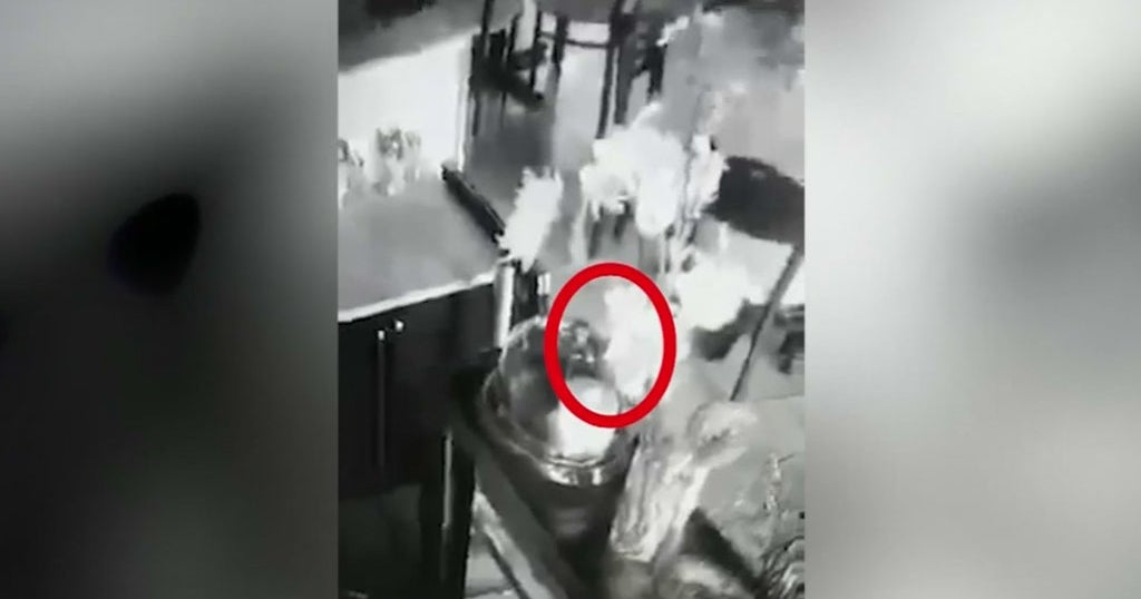 Florida Restaurant Workers Believe It's Haunted - CBS Miami