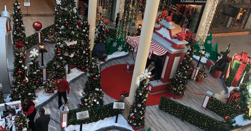 Here's when Santa is coming to a mall near you for family photos - CBS ...