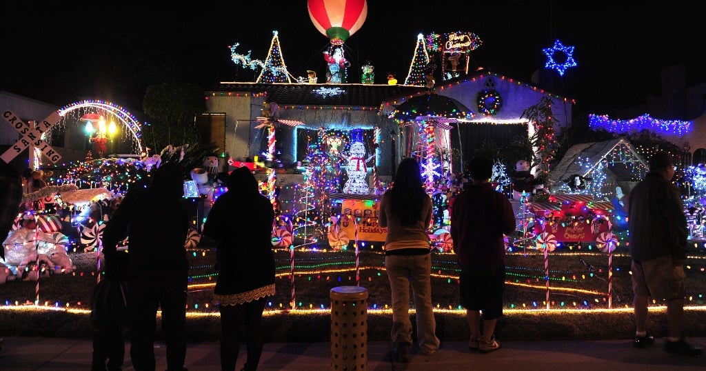 Experts: People Who Decorate For Christmas Early Are Happier - CBS Detroit