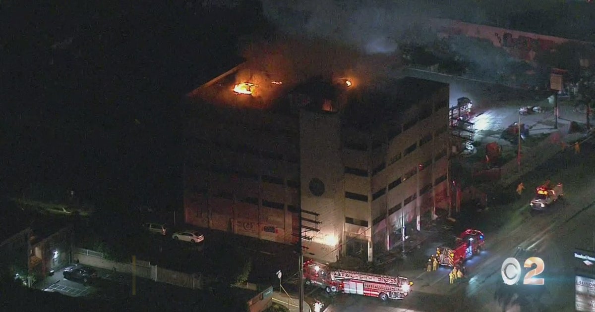 'Major Emergency Fire' in Vacant Van Nuys Commercial Building Flares Up ...
