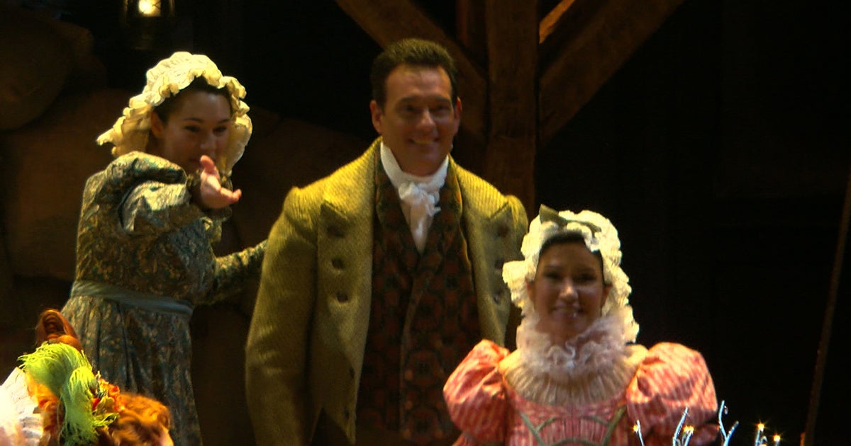 Amelia & Frank Go Behind The Scenes, And On Stage, Of 'A Christmas ...
