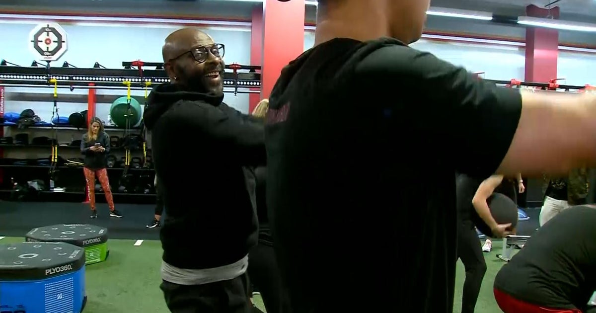 49ers Legend Jerry Rice Leads Workout, Signs Copies Of His New Book In ...