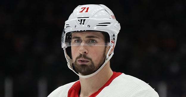 Larkin Scores A Pair As Wings Beat Sabres In Shootout - CBS Detroit