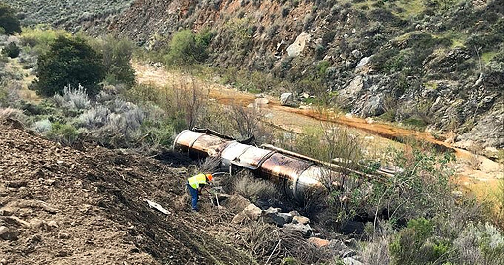 Overturned Oil Tanker Spills Thousands of Gallons Near Central Coast ...