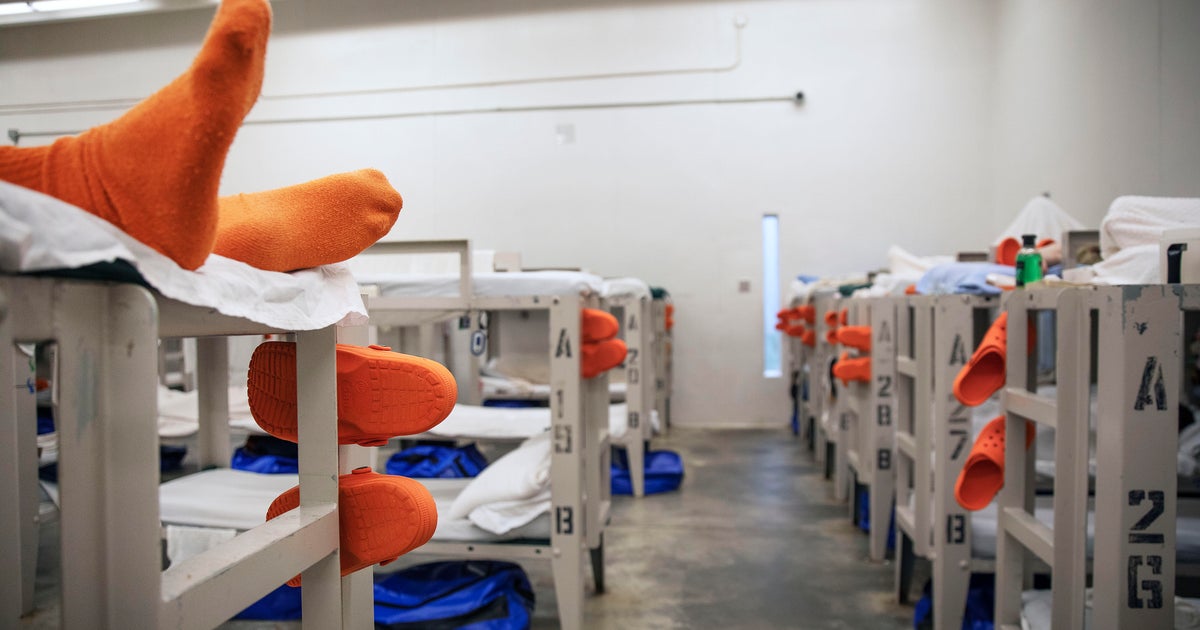 Vaccination rate among immigrants held by ICE remains low as infections ...