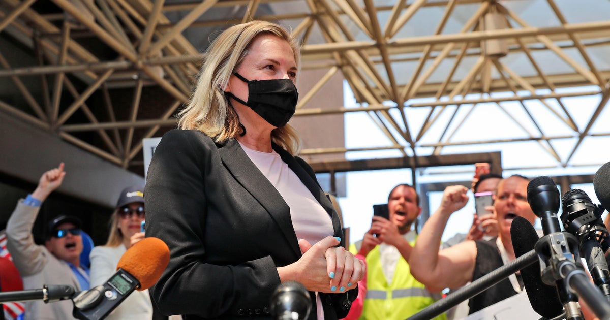 Salon owner Shelley Luther released from jail after Texas governor ...