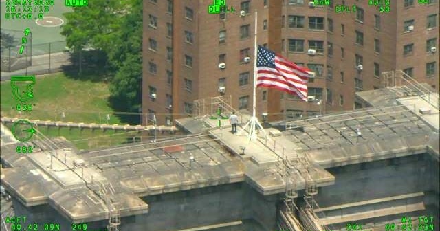 NYPD: Man Scales Brooklyn Bridge, Taken Into Custody - CBS New York