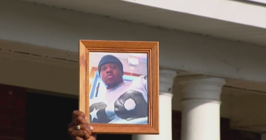 Family of Jemel Roberson, security guard shot dead by Midlothian ...