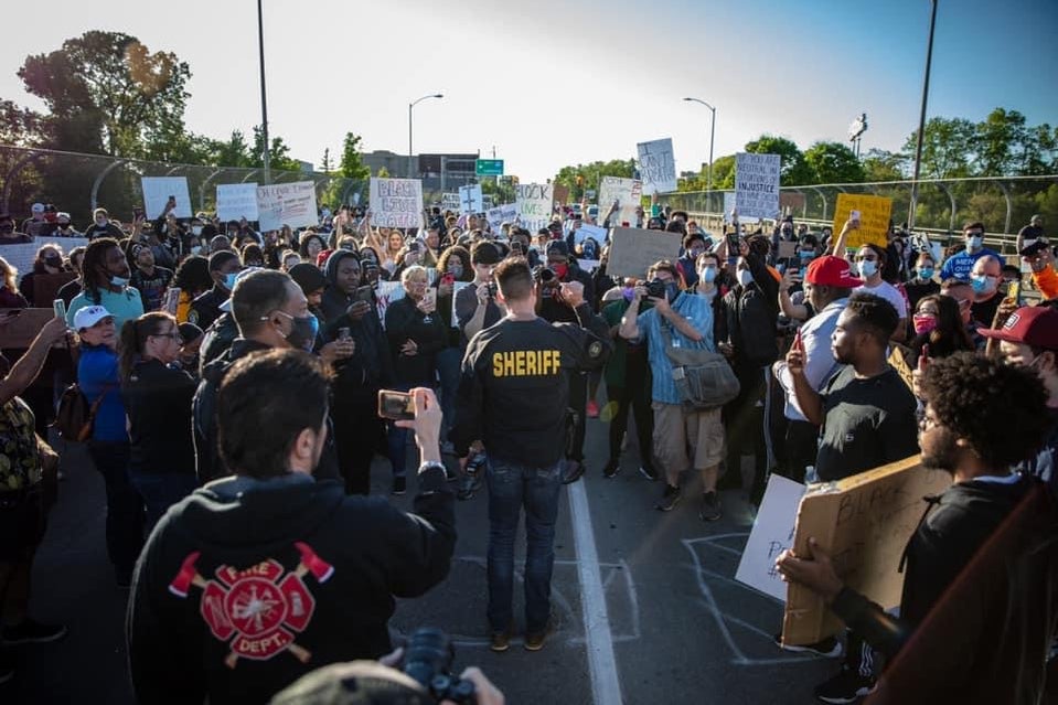 Genesee County Sheriff Puts Away Riot Gear, Walks With Protestors - CBS ...