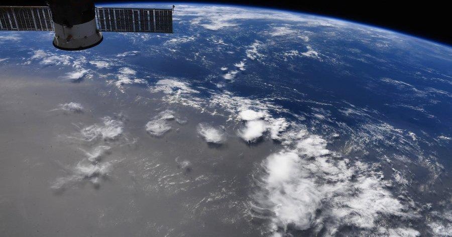 Massive Sahara desert dust plume closing in on the United States - CBS News