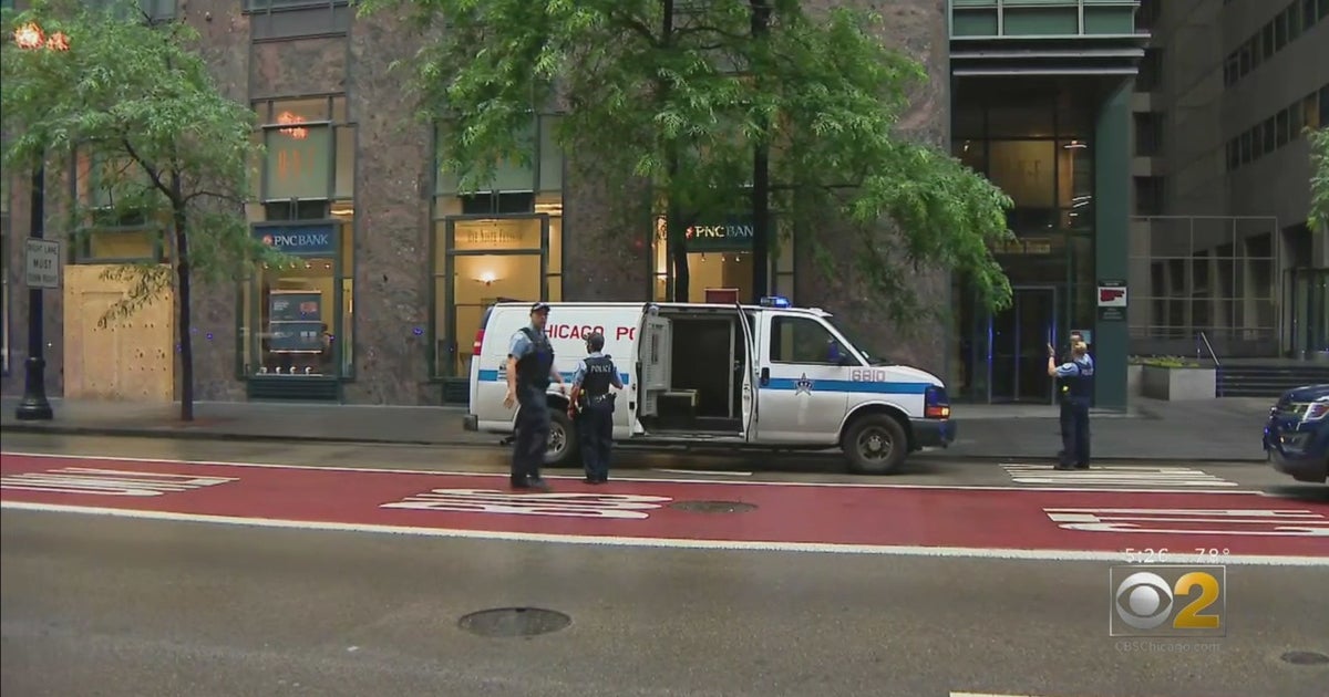 One In Custody After Bank Robbery At PNC Branch In The Loop - CBS Chicago