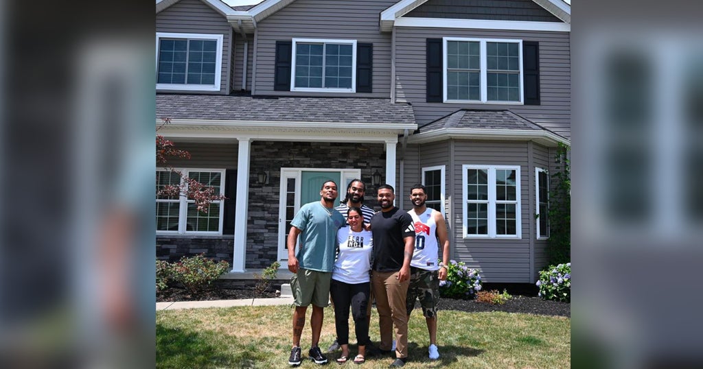 'Welcome Home Ma!' Steelers Running Back James Conner Surprises Mom ...