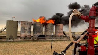 Oil Storage Tank Bursts Into Flames After Being Struck By Lightning ...