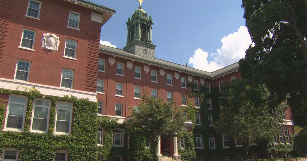 Holy Cross Shifts To Remote Learning For Fall Semester - CBS Boston