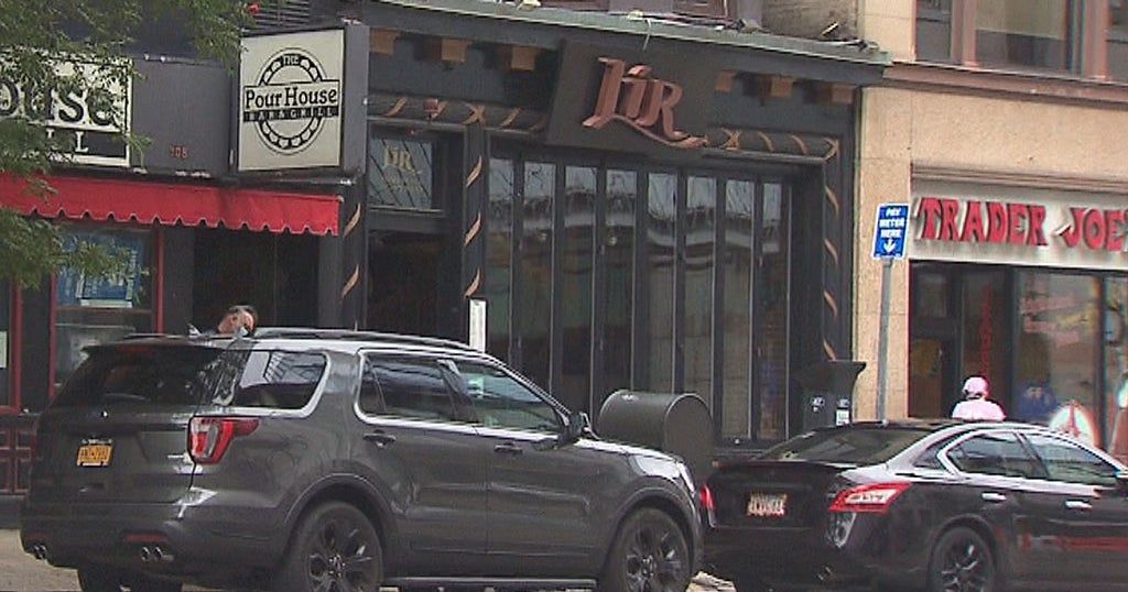 Irish Pub Lir Becomes Latest Boylston Street Bar To Close - CBS Boston