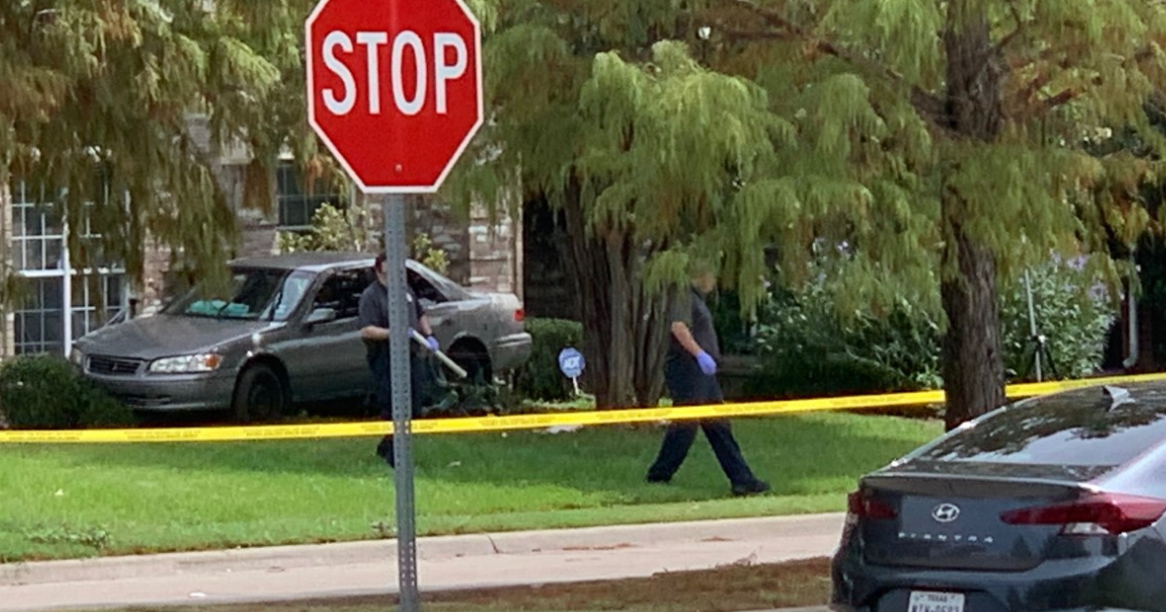 Murder Suspect Shot By Dallas Police After Car Chase And Crash - CBS Texas
