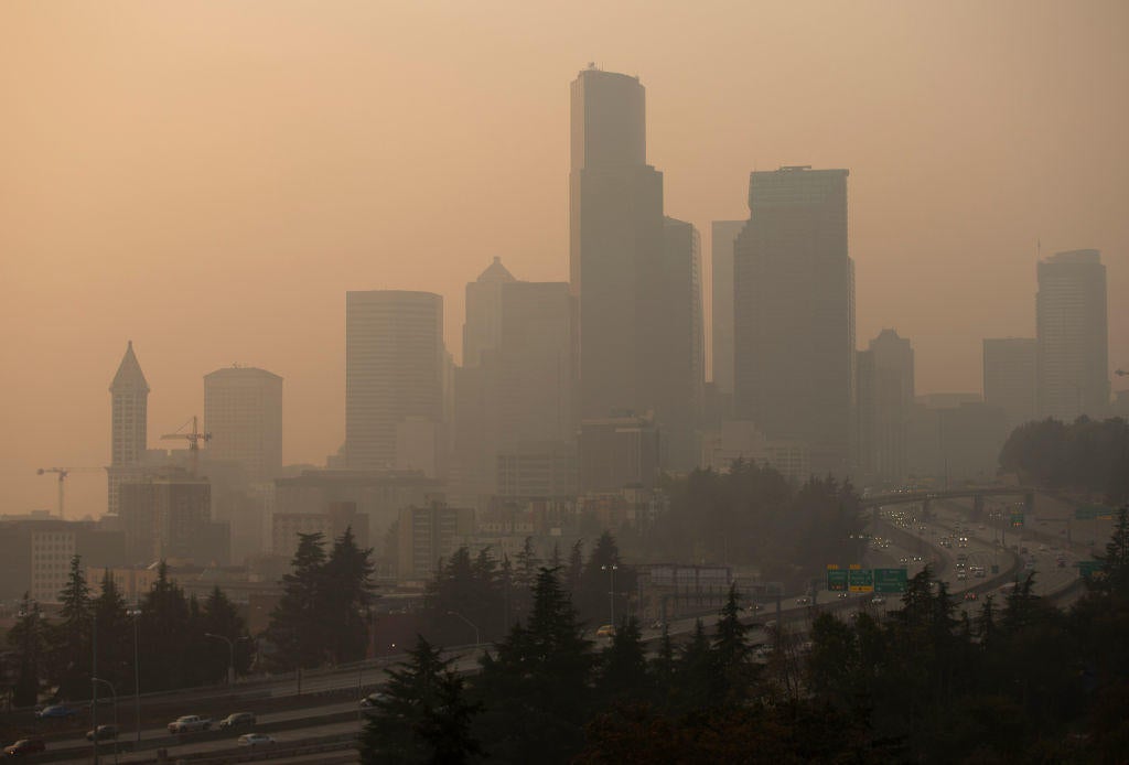 Smoke from western wildfires pollutes air and threatens health of ...